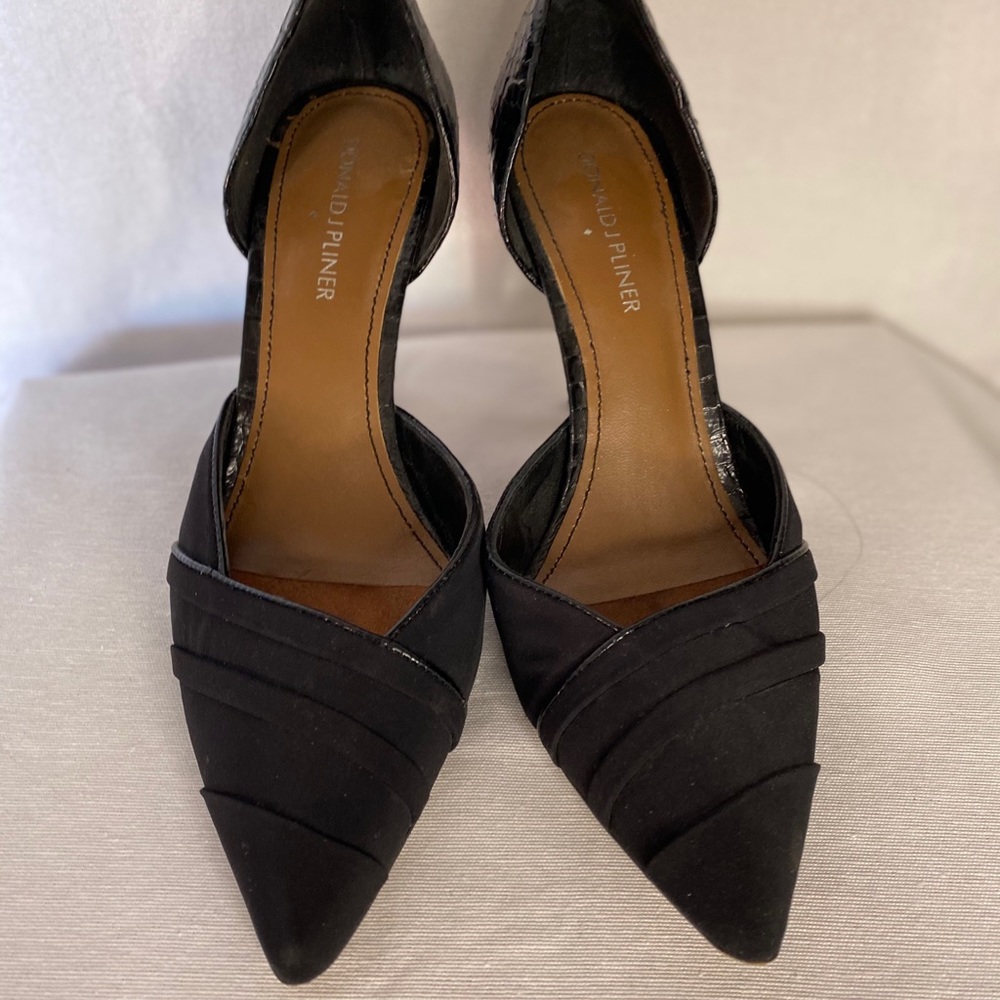 Donald Pliner Suede Pump - Gem